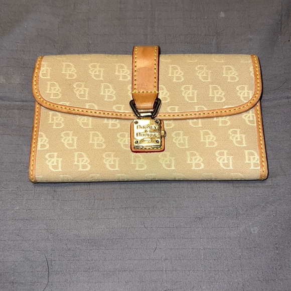 Dooney & Bourke | Bags | Dooney Bourke Spring Lock And Fold Out Wallet ...